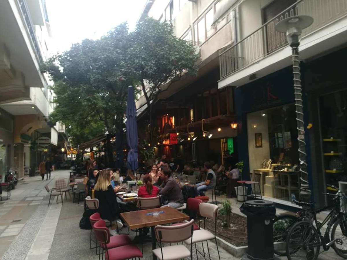 Γεμάτα τα café στη Λάρισα μετά την παρέλαση (φωτο) – ONLARISSA.GR Νέα ...