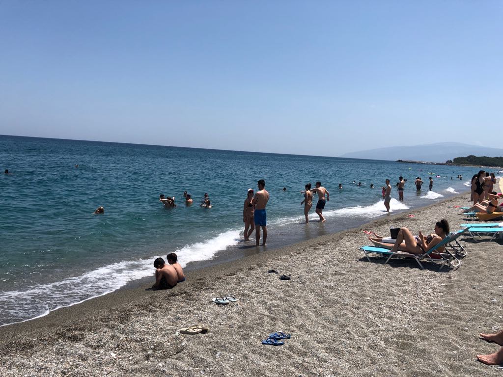 «Βούλιαξαν» τα παράλια της Λάρισας σήμερα Κυριακή (φωτο) – ONLARISSA.GR ...