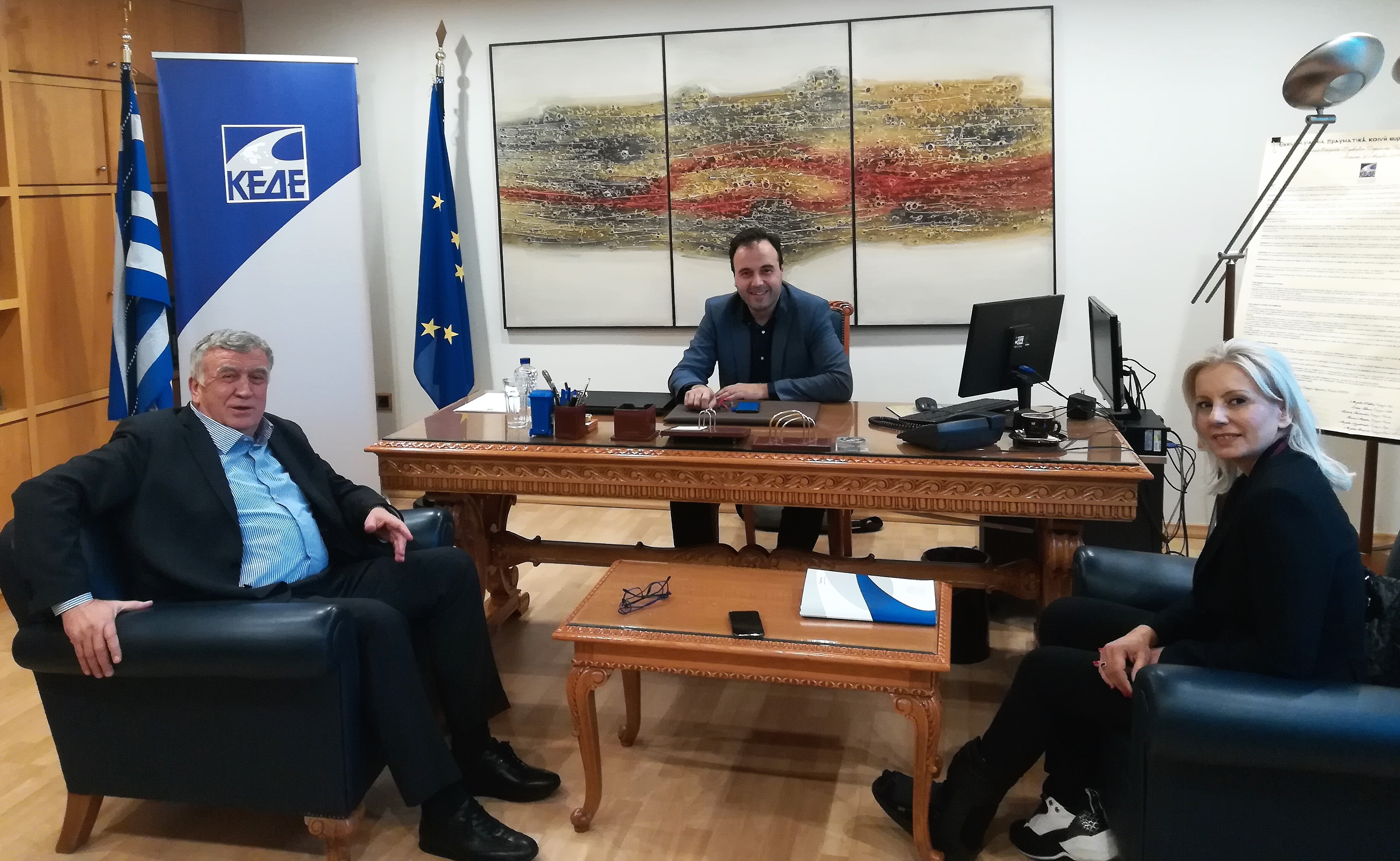 Στον πρόεδρο της ΚΕΔΕ ο Θανάσης Νασιακόπουλος και η Ρένα Καραλαριώτου ...