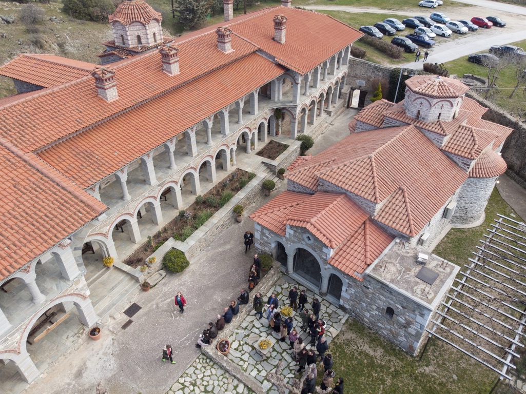 Δείτε μαγευτικές εναέριες εικόνες από την Ιερά Μονή Αγίου Ιωάννου ...