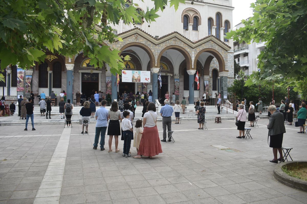 Δείτε φωτογραφίες από τους Ιερούς Ναούς της Λάρισας: Έσπευσαν να ...