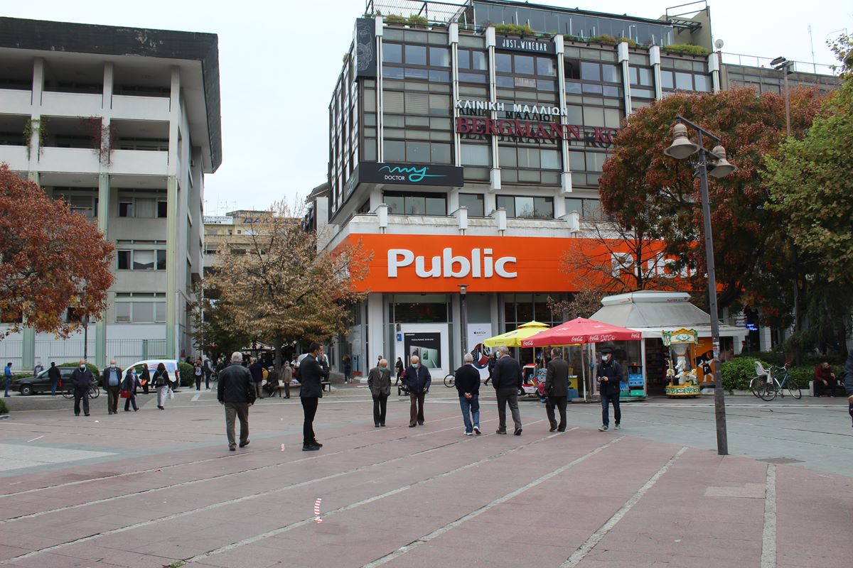 "Παγωμένοι" οι Λαρισαίοι δύο μέρες πριν το καθολικό lockdown - Δείτε ...