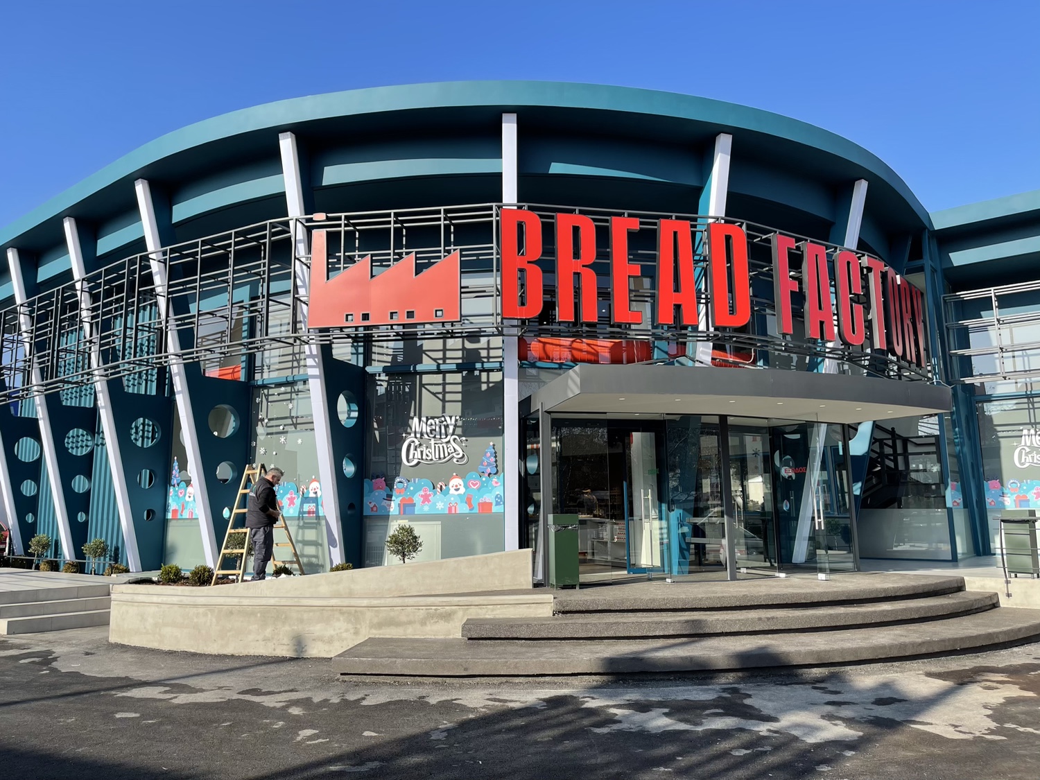 Δείτε φωτογραφίες: Άνοιξε τις πύλες του στη Λάρισα το εντυπωσιακό Bread ...