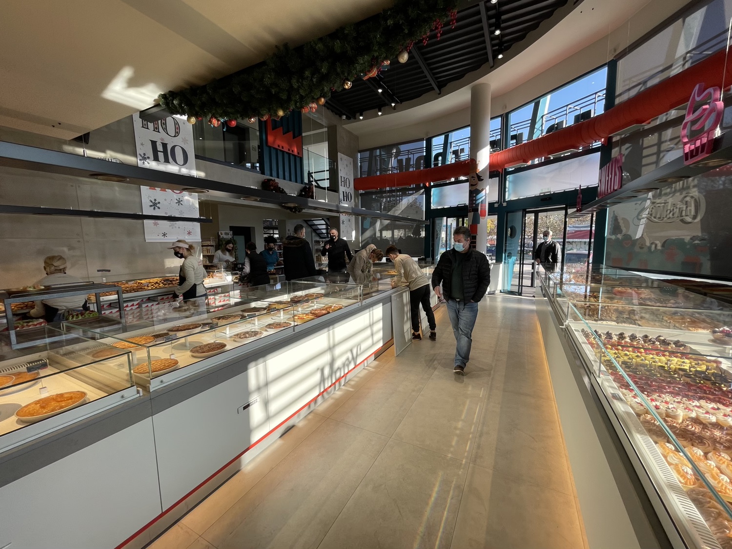 Δείτε φωτογραφίες: Άνοιξε τις πύλες του στη Λάρισα το εντυπωσιακό Bread ...