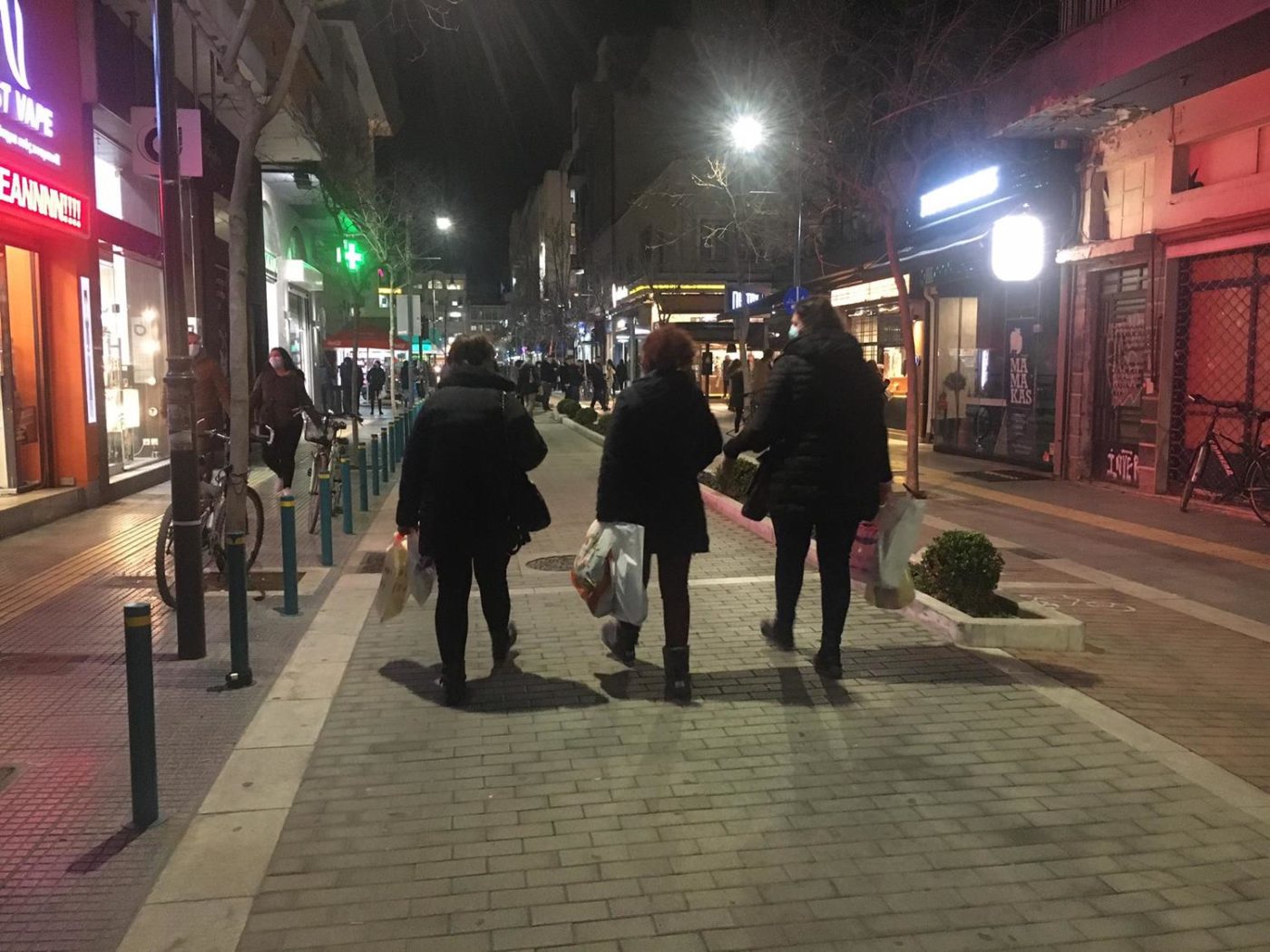 Νέα μέτρα: Και εντός του καταστήματος για ψώνια στην αγορά αλλά με sms ...