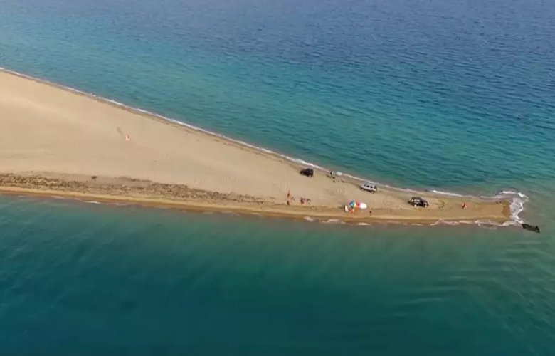 Η μοναδική ελληνική παραλία με τα δύο «πρόσωπα» - ONLARISSA.GR Νέα ...
