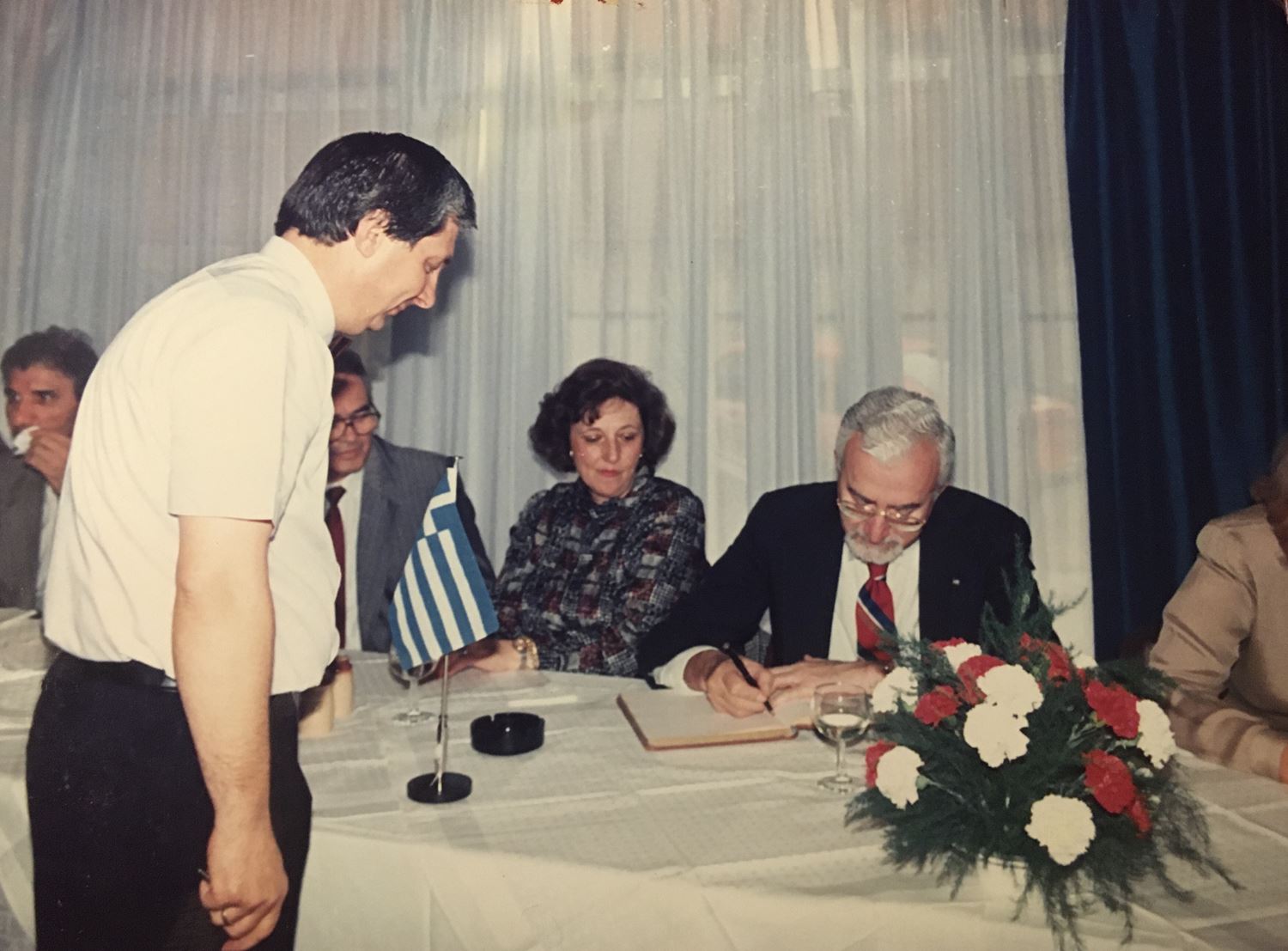 «Τράβελ Στοπ»: Το θρυλικό εστιατόριο στη Λάρισα όπου έφαγαν Παπανδρέου ...