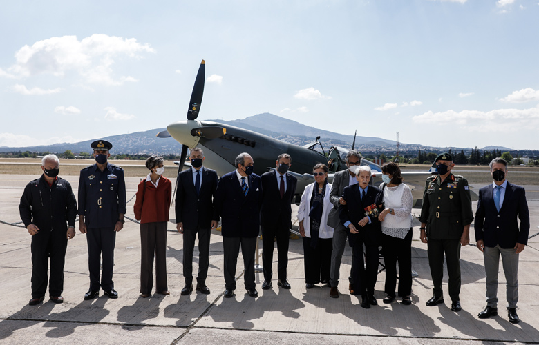 Spitfire: Το εμβληματικό μαχητικό αεροσκάφος ξανά στους ελληνικούς ...