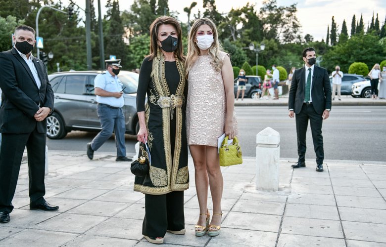 Εντυπωσιακή η επίδειξη μόδας του οίκου Dior στο Καλλιμάρμαρο – Δείτε ...