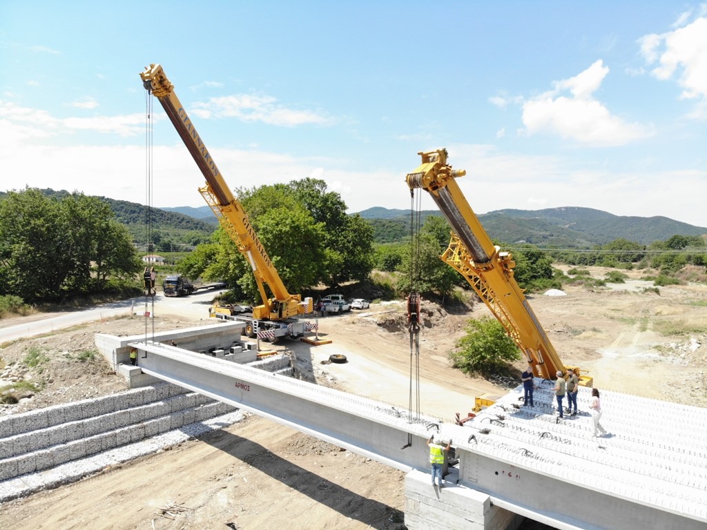 Προχωρούν οι εργασίες κατασκευής της νέας γέφυρας στο Πουρί Αγιοκάμπου ...