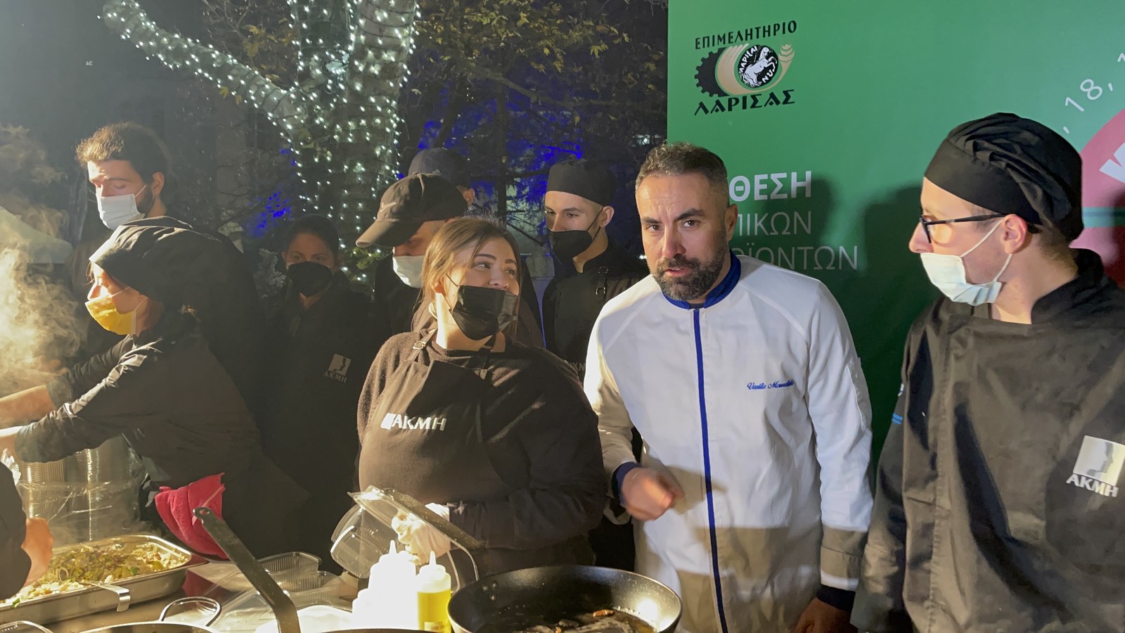 Ο γνωστός σεφ Βασίλης Μουρατίδης μαγείρεψε στην Κεντρική πλατεία ...
