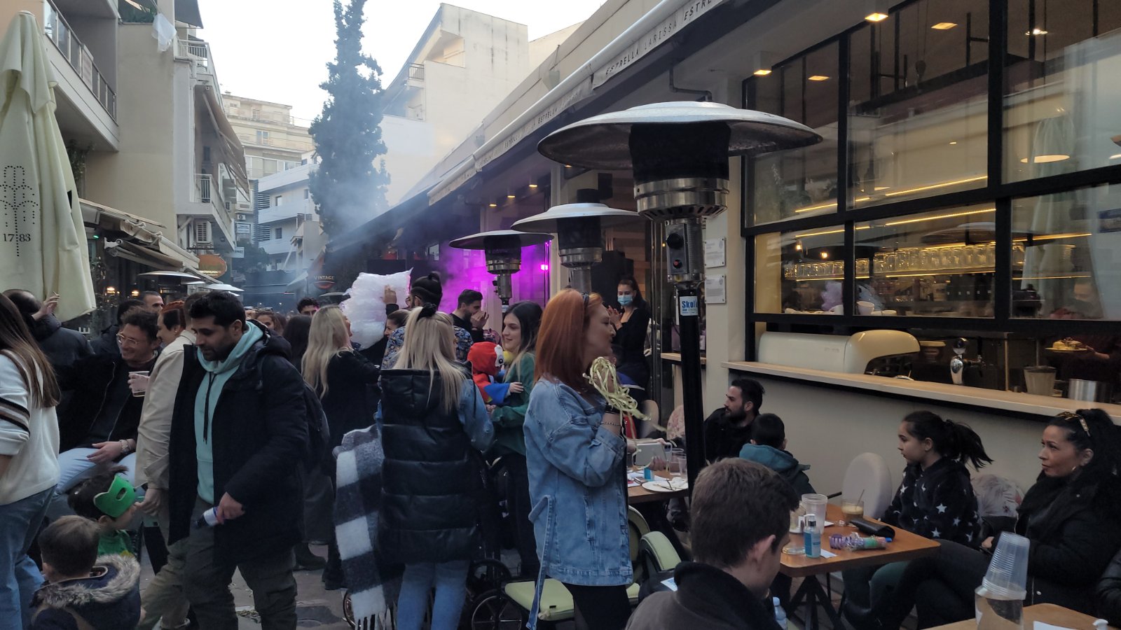 Τσικνοπέμπτη: Του... δίνουν και καταλαβαίνει οι Λαρισαίοι - Απέραντο ...