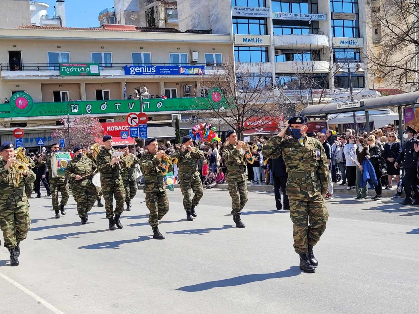 Δείτε βίντεο: Ολόκληρη η στρατιωτική παρέλαση της Λάρισας για την 25η ...