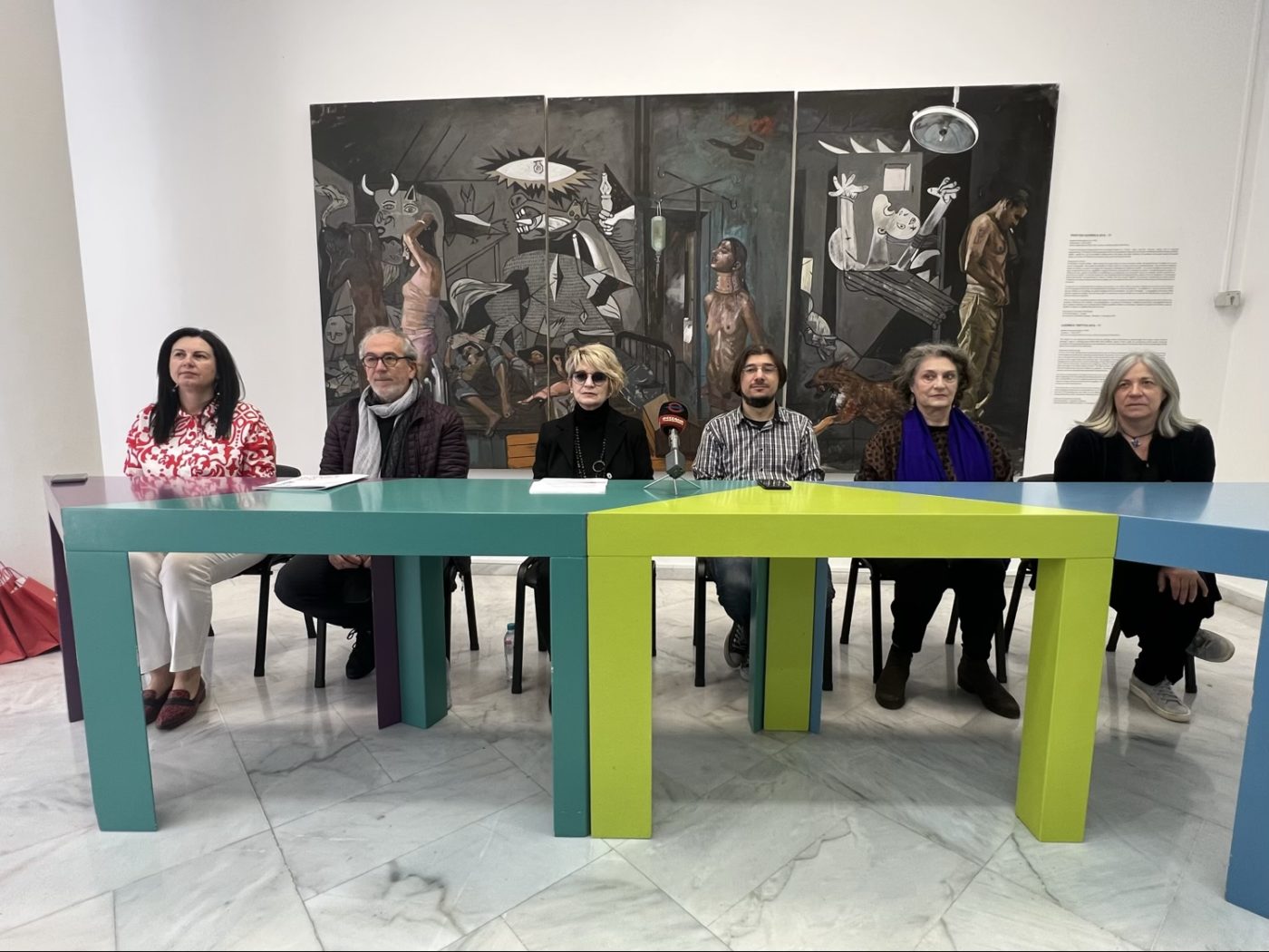 Ένα μοναδικό ταξίδι στην Κίνα του Μάο, μέσα από τα ταξίδια της Ζιζής ...