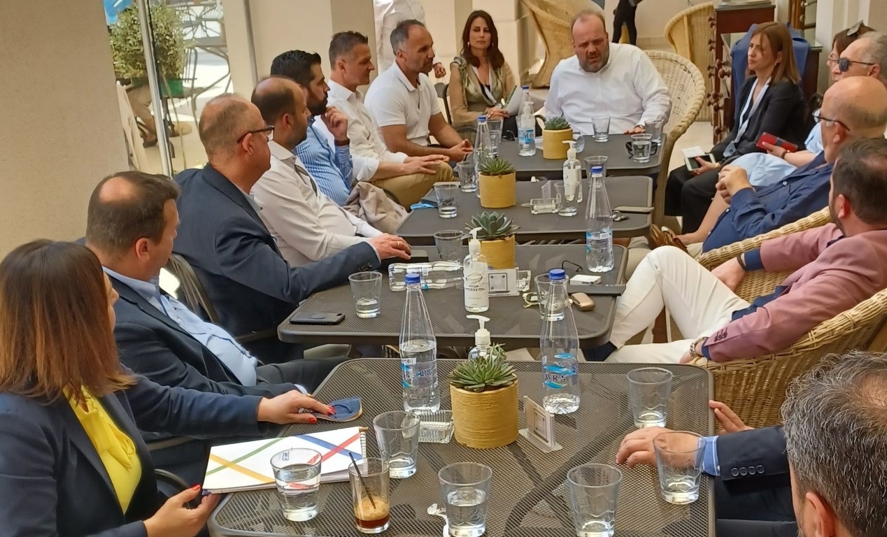 Επίσκεψη της Διοίκησης του ΣΘΕΒ στην 5η «Ημέρα Καριέρας» στη Λάρισα ...