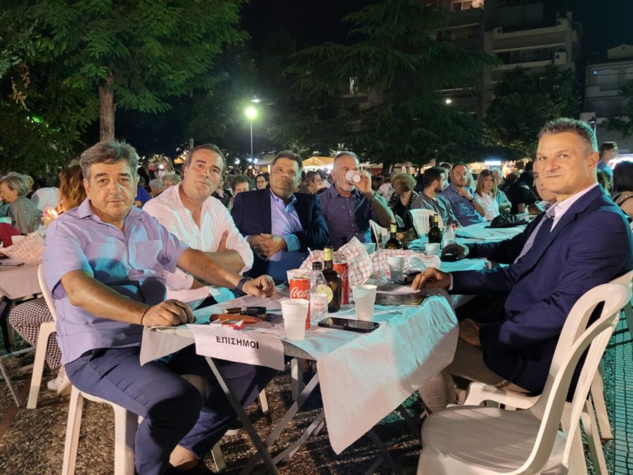 Με... θρακιώτικα τραγούδια και χορούς συνεχίστηκαν απόψε οι εορταστικές ...