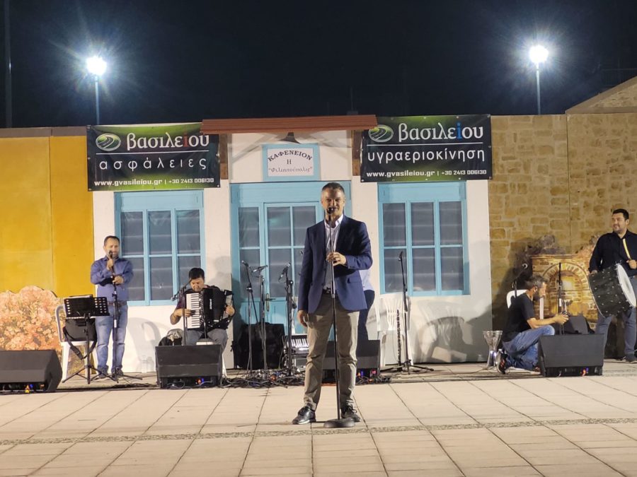 Με... θρακιώτικα τραγούδια και χορούς συνεχίστηκαν απόψε οι εορταστικές ...