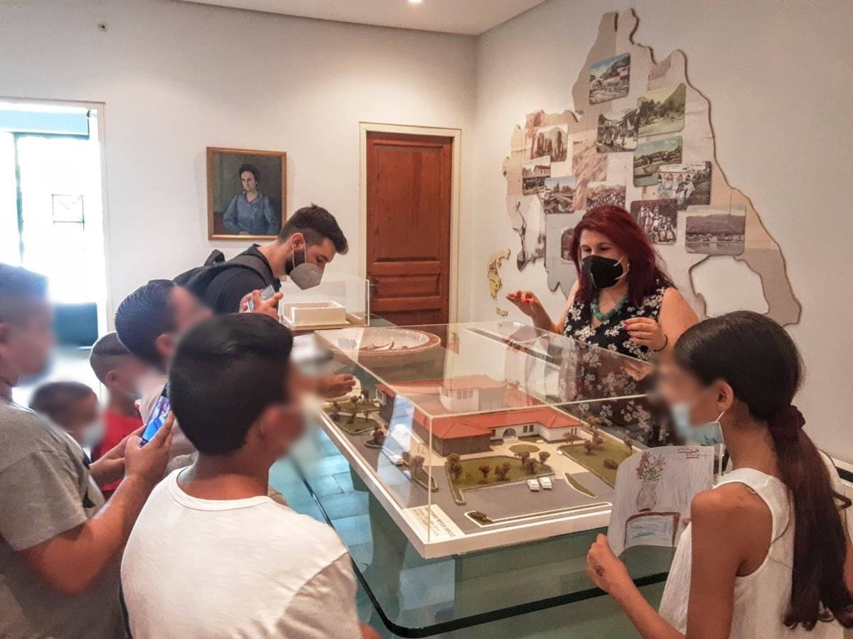 Ομάδα παιδιών Ρομά στο Λαογραφικό Μουσείο Λάρισας - ONLARISSA.GR Νέα ...