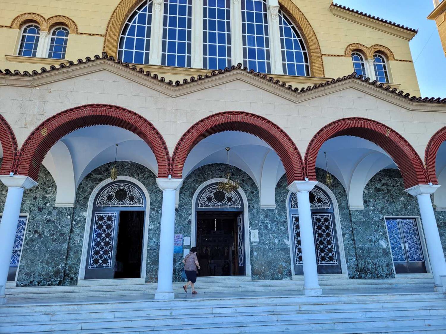 Με ευλάβεια οι Λαρισαίοι πιστοί στις εκκλησίες για τον εορτασμό της ...
