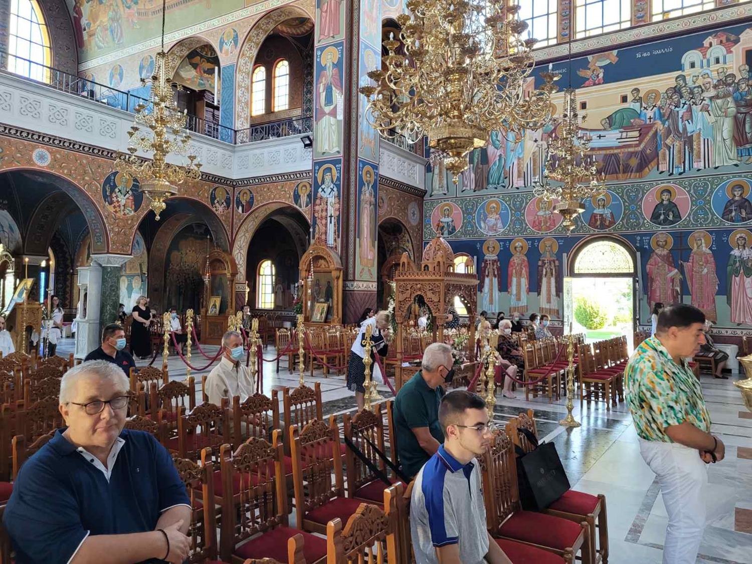 Με ευλάβεια οι Λαρισαίοι πιστοί στις εκκλησίες για τον εορτασμό της ...