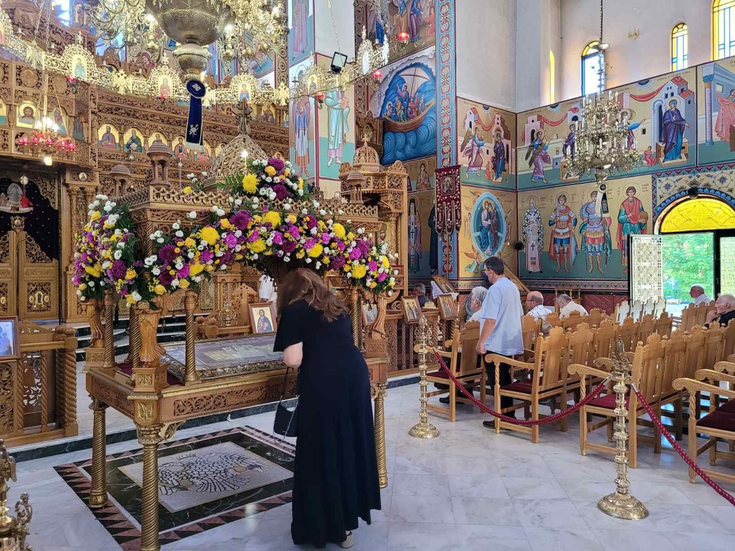 Με ευλάβεια οι Λαρισαίοι πιστοί στις εκκλησίες για τον εορτασμό της ...