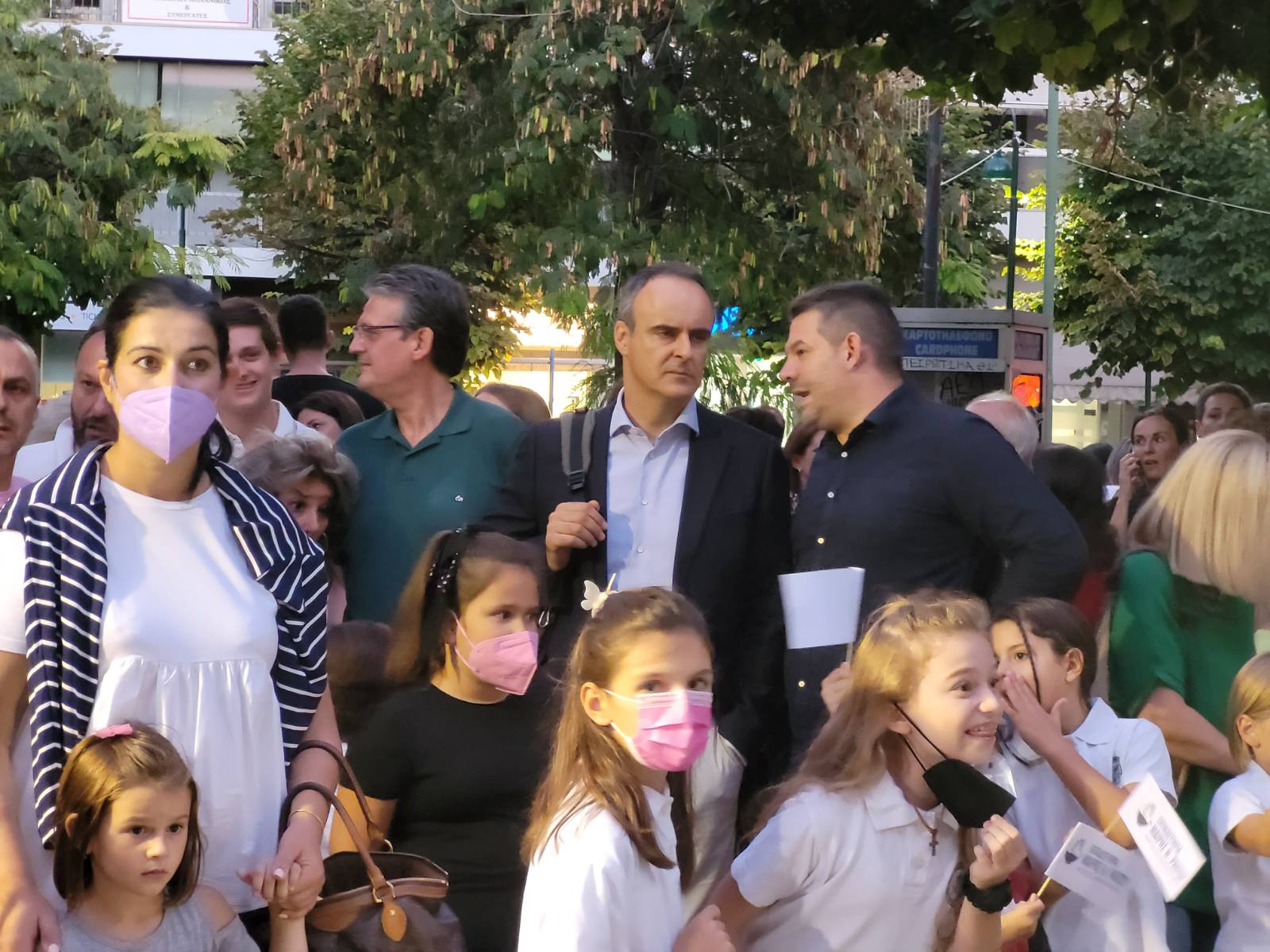 Λάρισα: «Πλημμύρισε» από κόσμο η Περιφέρεια στην διαμαρτυρία για τα ...