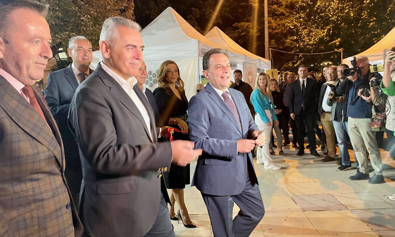 Χαρακόπουλος στη γιορτή φέτας στην Ελασσόνα: Η κυβέρνηση στηρίζει και ...