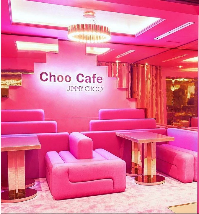 Μέσα στο νέο Choo Café του Jimmy Choo που βρίσκεται στο Harrods του ...