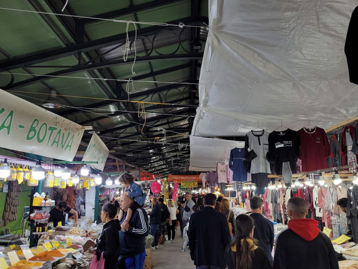 Δεν κρατιούνται οι Λαρισαίοι, «πλημμύρισαν» από σήμερα το Παζάρι της ...