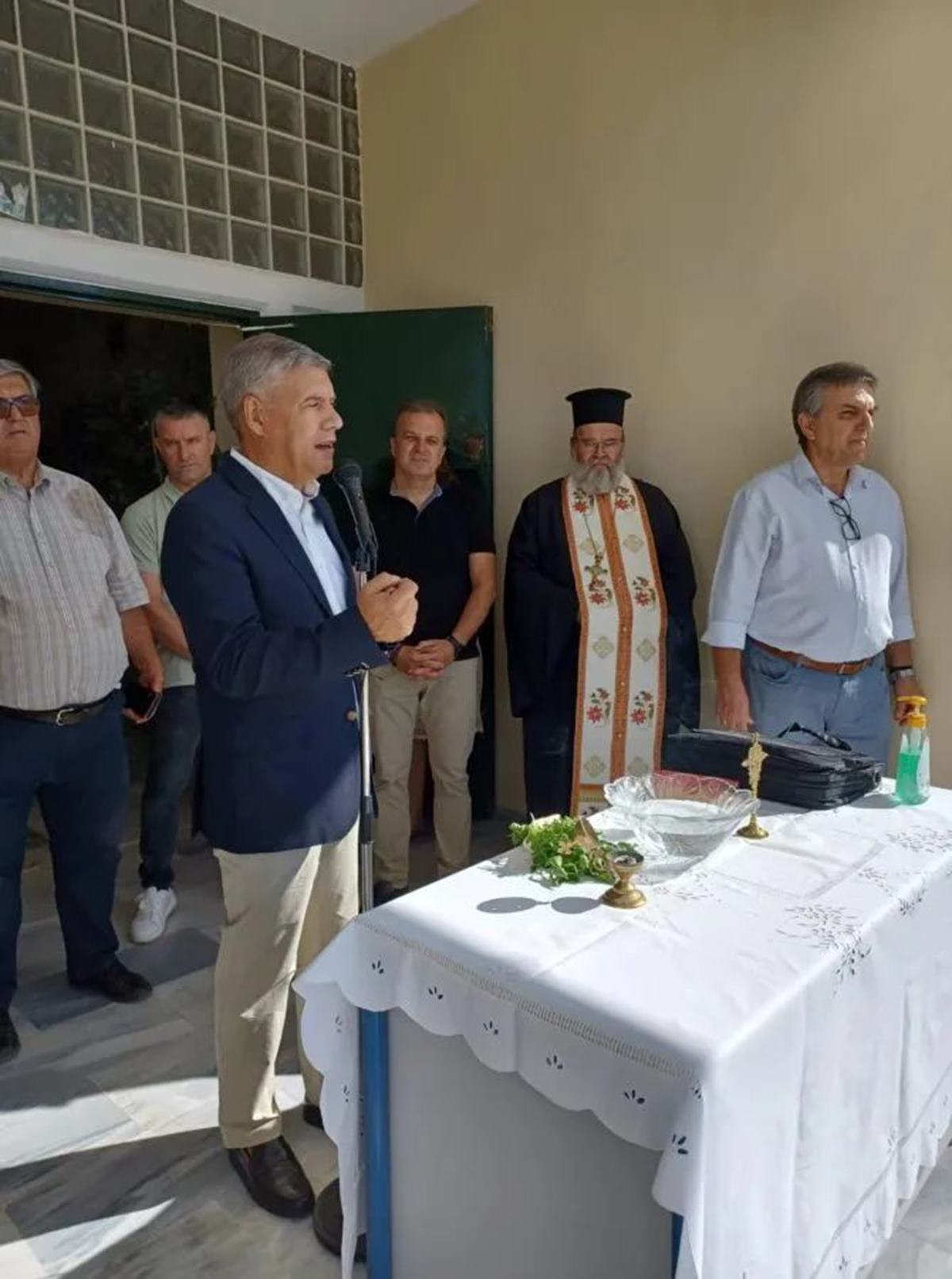 "Καλή σχολική χρονιά, καλή πρόοδο και καλή δύναμη" εύχεται ο Κώστας ...