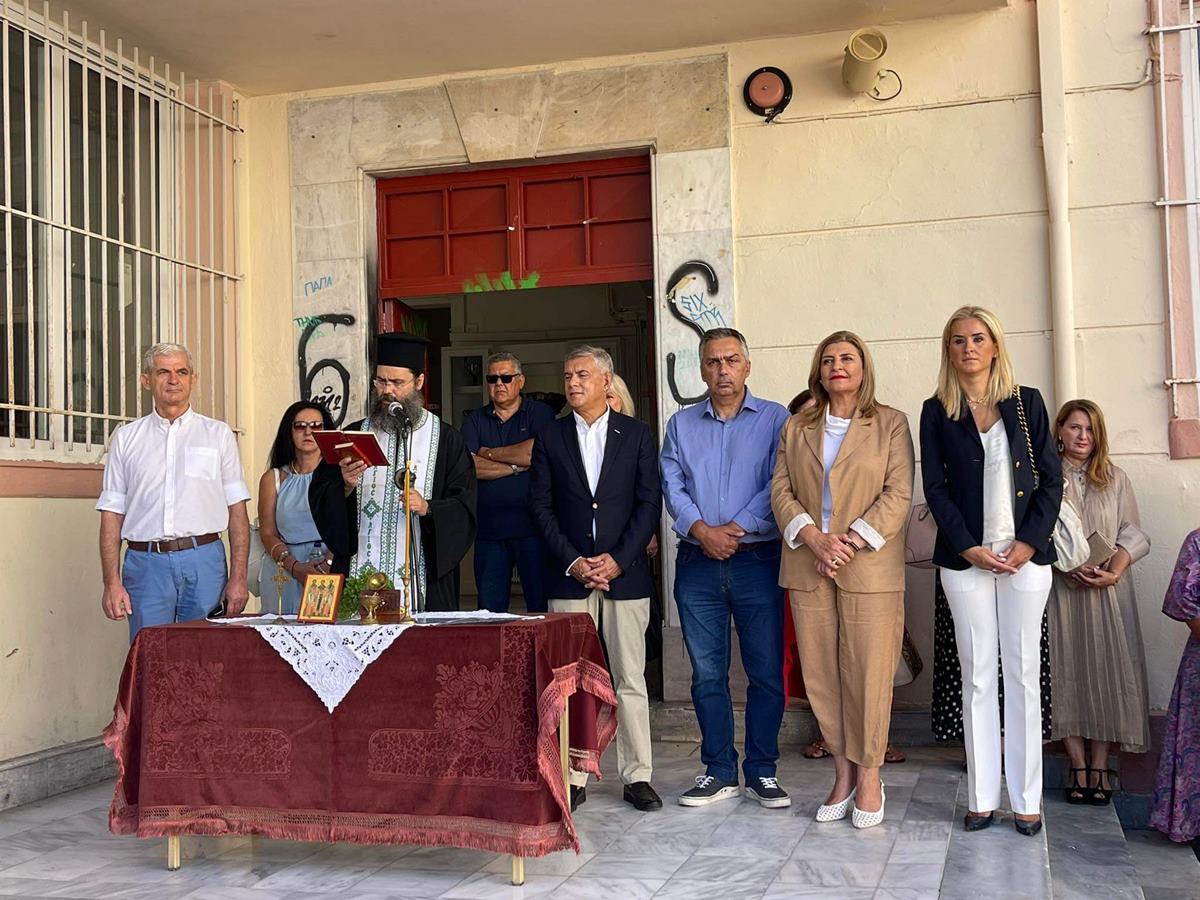 "Καλή σχολική χρονιά, καλή πρόοδο και καλή δύναμη" εύχεται ο Κώστας ...