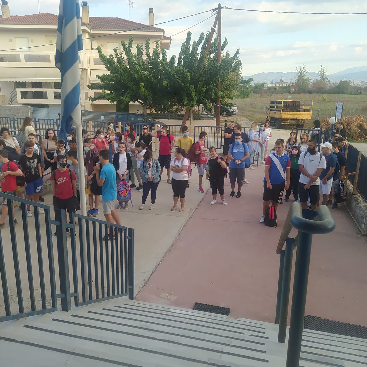 Αγιασμός στο Ενιαίο Ειδικό Επαγγελματικό Γυμνάσιο - Λύκειο Λάρισας ...