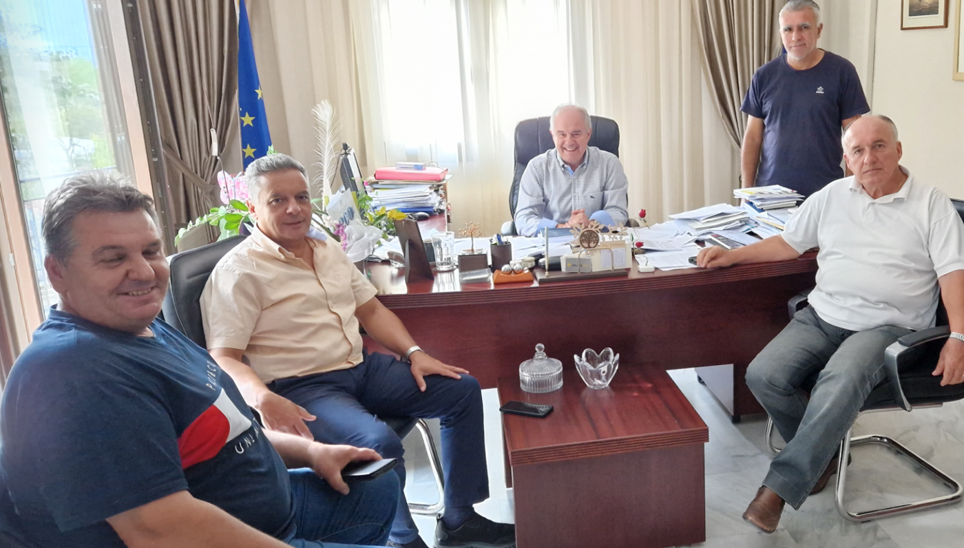 Τον δήμαρχο Τεμπών επισκέφθηκε ο διευθυντής Αγροτικής Οικονομίας της Π ...