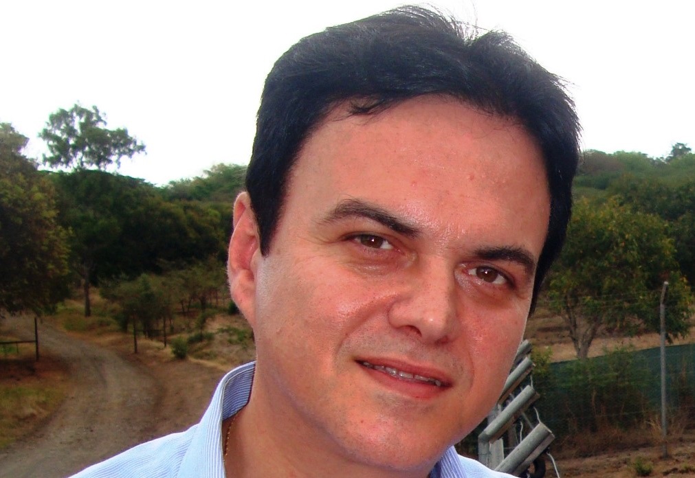 Ο Λαρισαίος Δημήτρης Π. Κρανιώτης είναι "Ο ποιητής της εβδομάδας" στην ...