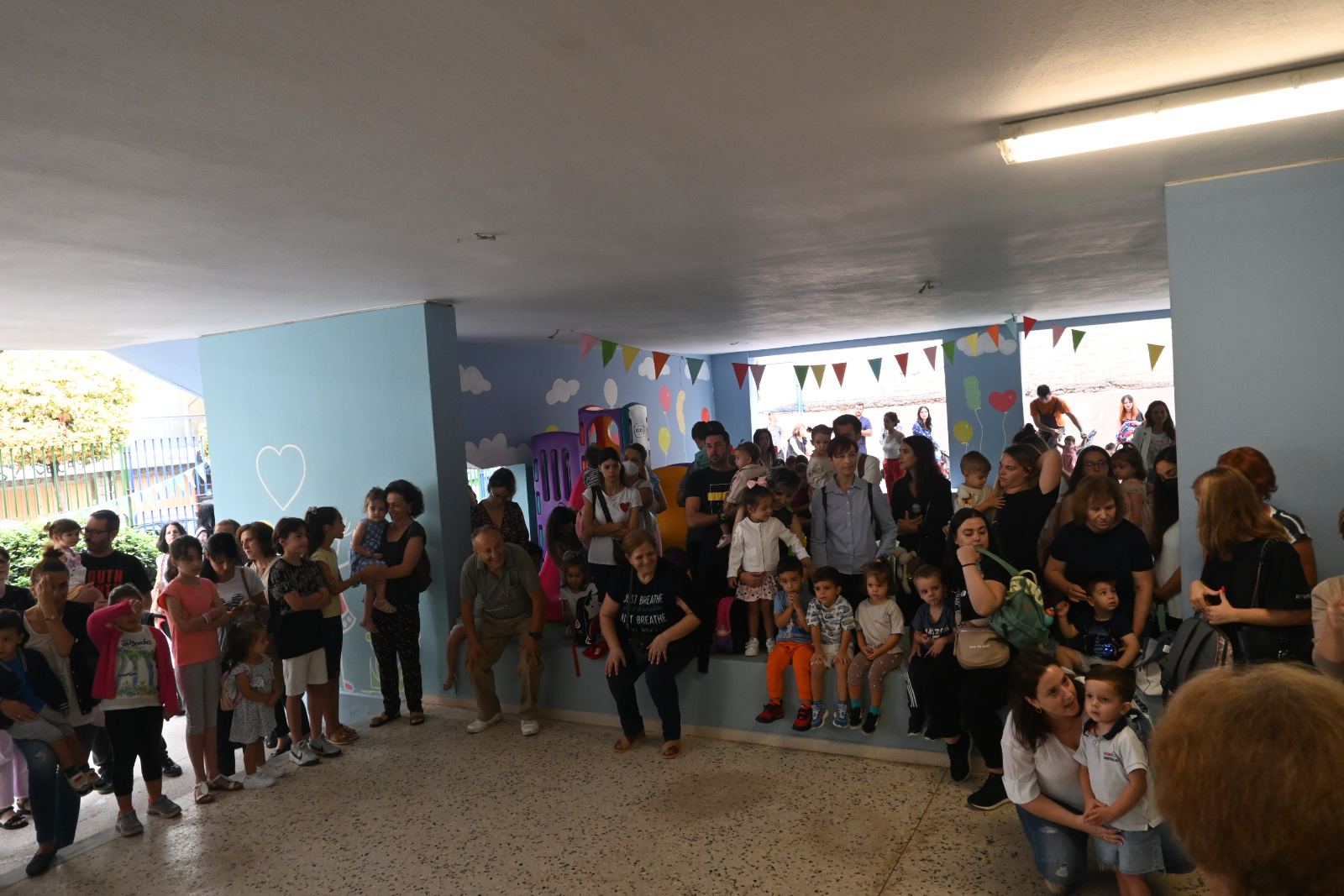 Με την... ευλογία του Θεού ξεκίνησε η λειτουργία των Παιδικών Σταθμών ...