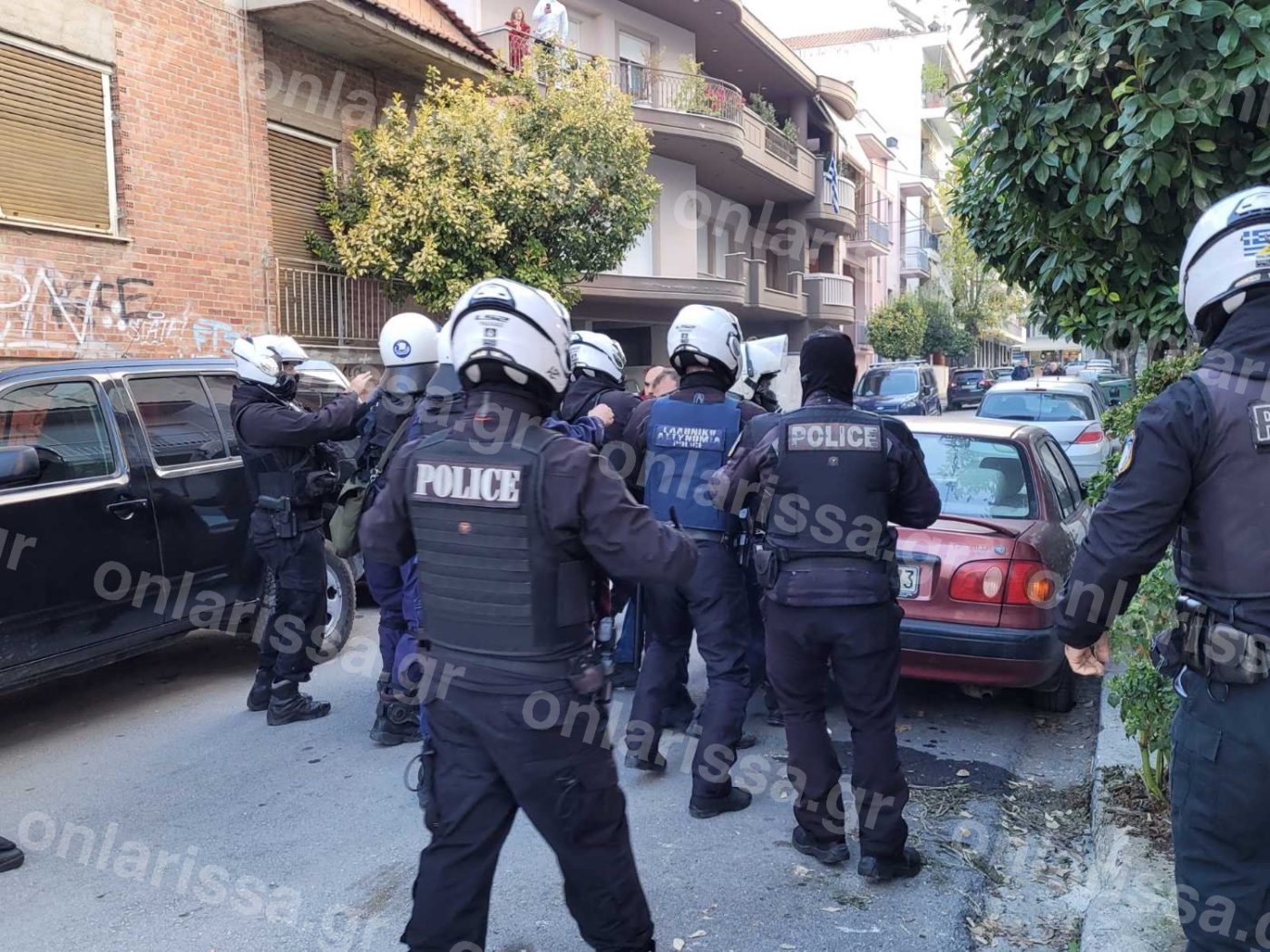 Δείτε βίντεο και φωτογραφίες: Επεισοδιακή αστυνομική επιχείρηση για την ...