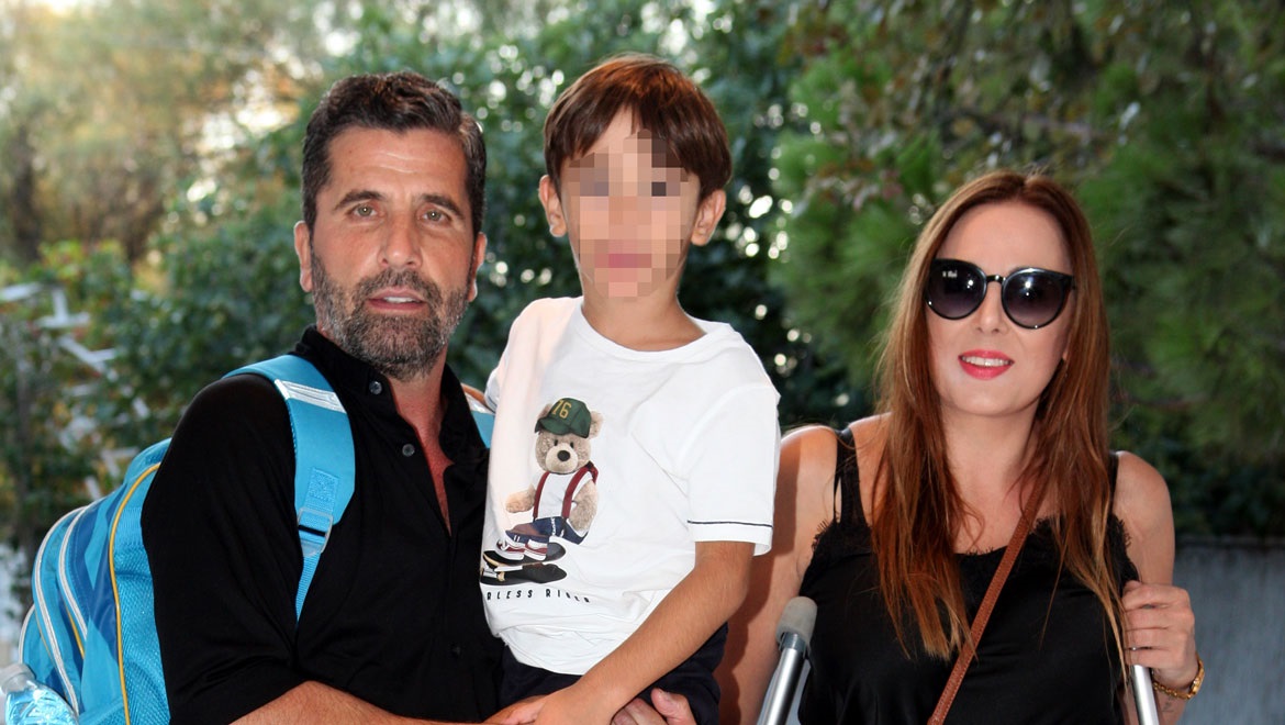 Θανάσης Βισκαδουράκης: «Κοιμόμαστε και οι τρεις μαζί. Μου λένε όλοι ότι ...