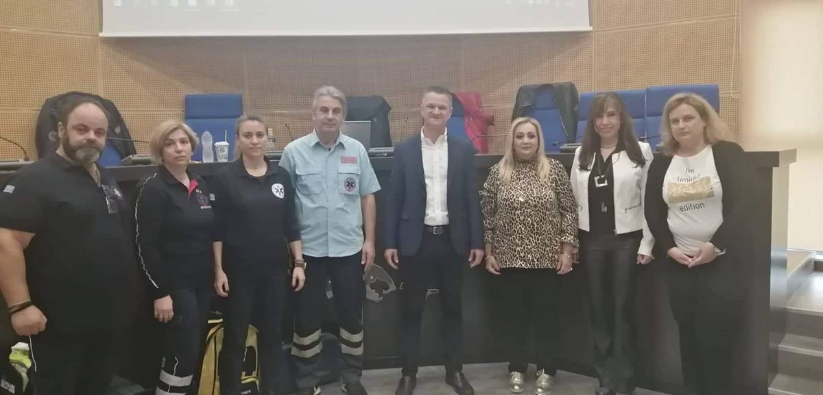 Επίδειξη ΚΑΡΠΑ από το ΕΚΑΒ Θεσσαλίας σε μαθητές του 13ου Γυμνασίου ...