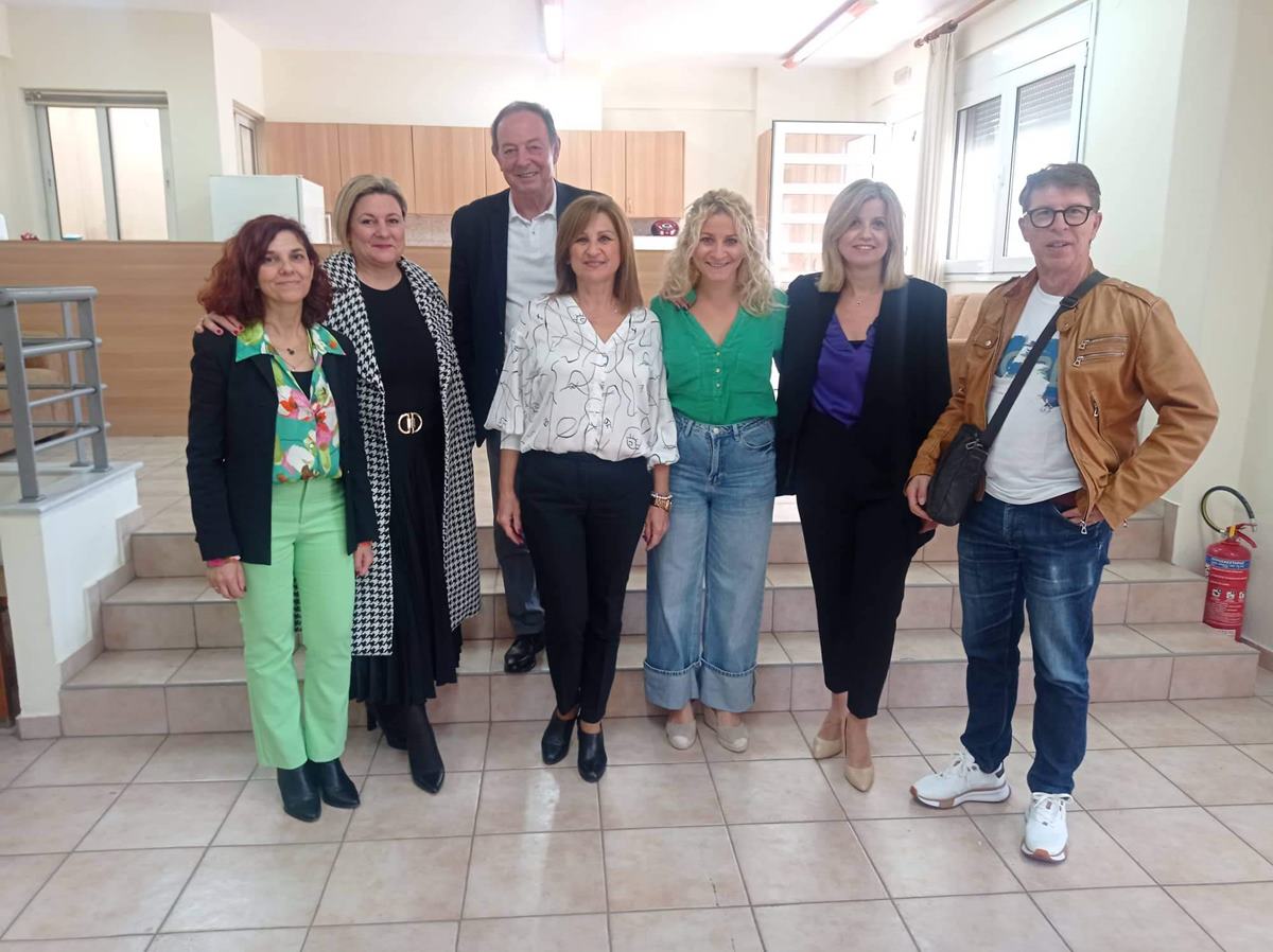 Επετειακή εκδήλωση των ΚΑΠΗ του Δ. Λαρισαίων για την 28η Οκτωβρίου ...