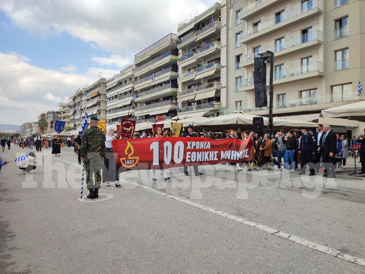 Βόλος: Με λαμπρότητα η έναρξη της παρέλασης της 28ης Οκτωβρίου (φωτό ...