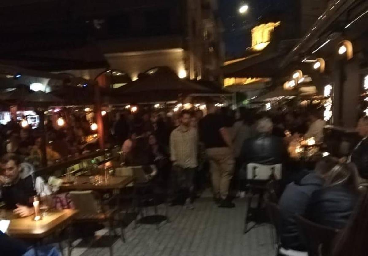 «Βούλιαξε» από επισκέπτες το κέντρο του Βόλου – Γεμάτες οι καφετέριες ...