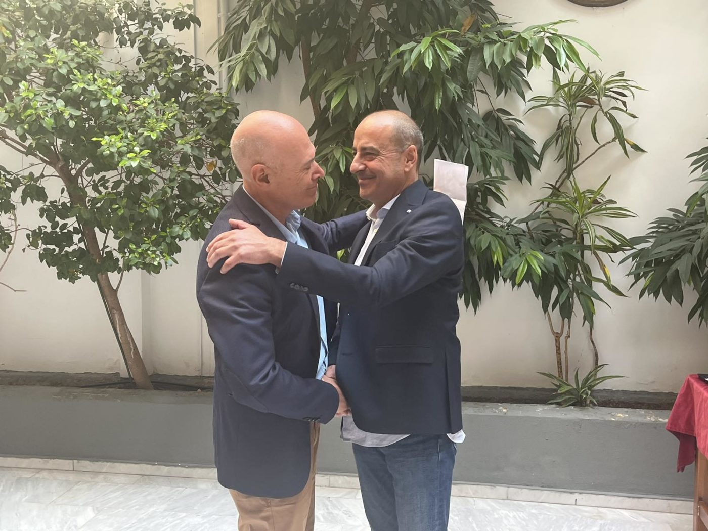 Σημαντική στιγμή η αλλαγή σκυτάλης στο ΔΩΛ: Συγκίνηση στην παράδοση ...