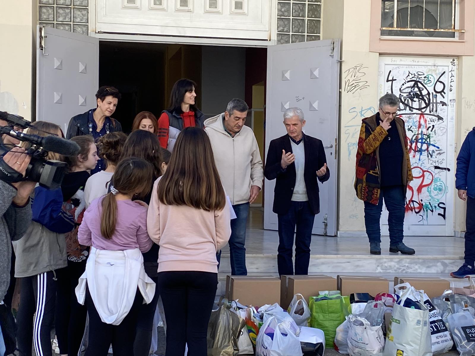 Δράση στα σχολεία της Λάρισας για το πρόγραμμα «Ανακυκλώνω ρούχα και ...