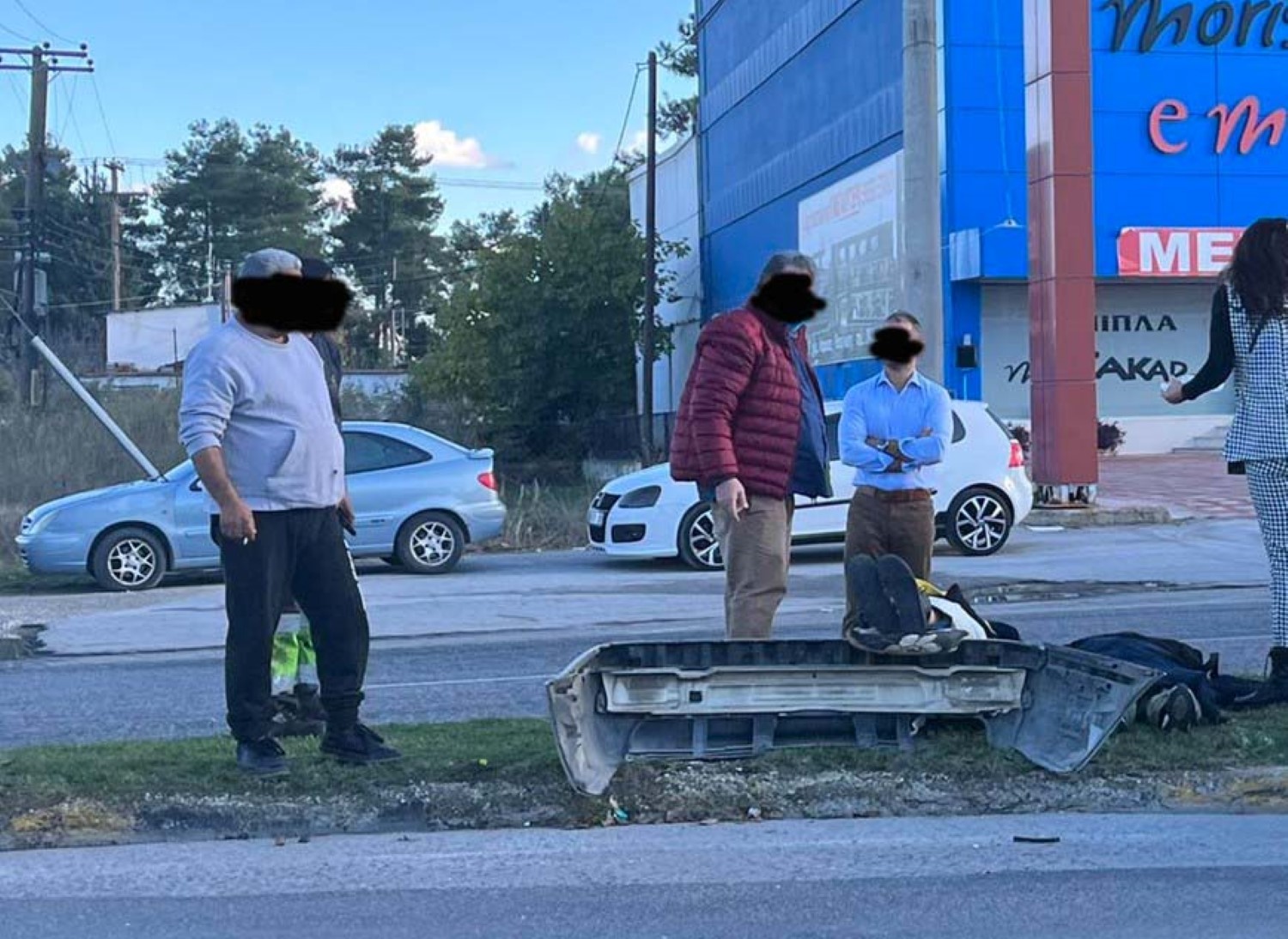 Λάρισα: Σφοδρη σύγκρουση αυτοκινήτων στη Λάρισα - Σοβαρό τροχαίο με δύο ...