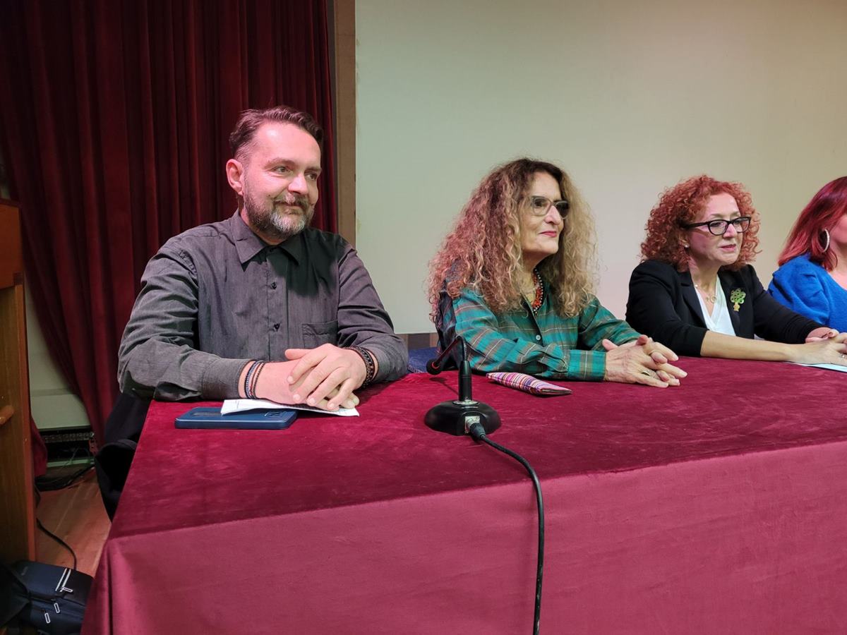 Το βιβλίο της ηθοποιού Σοφίας Φιλιππίδου "Το τραγούδι της μαύρης τρύπας ...