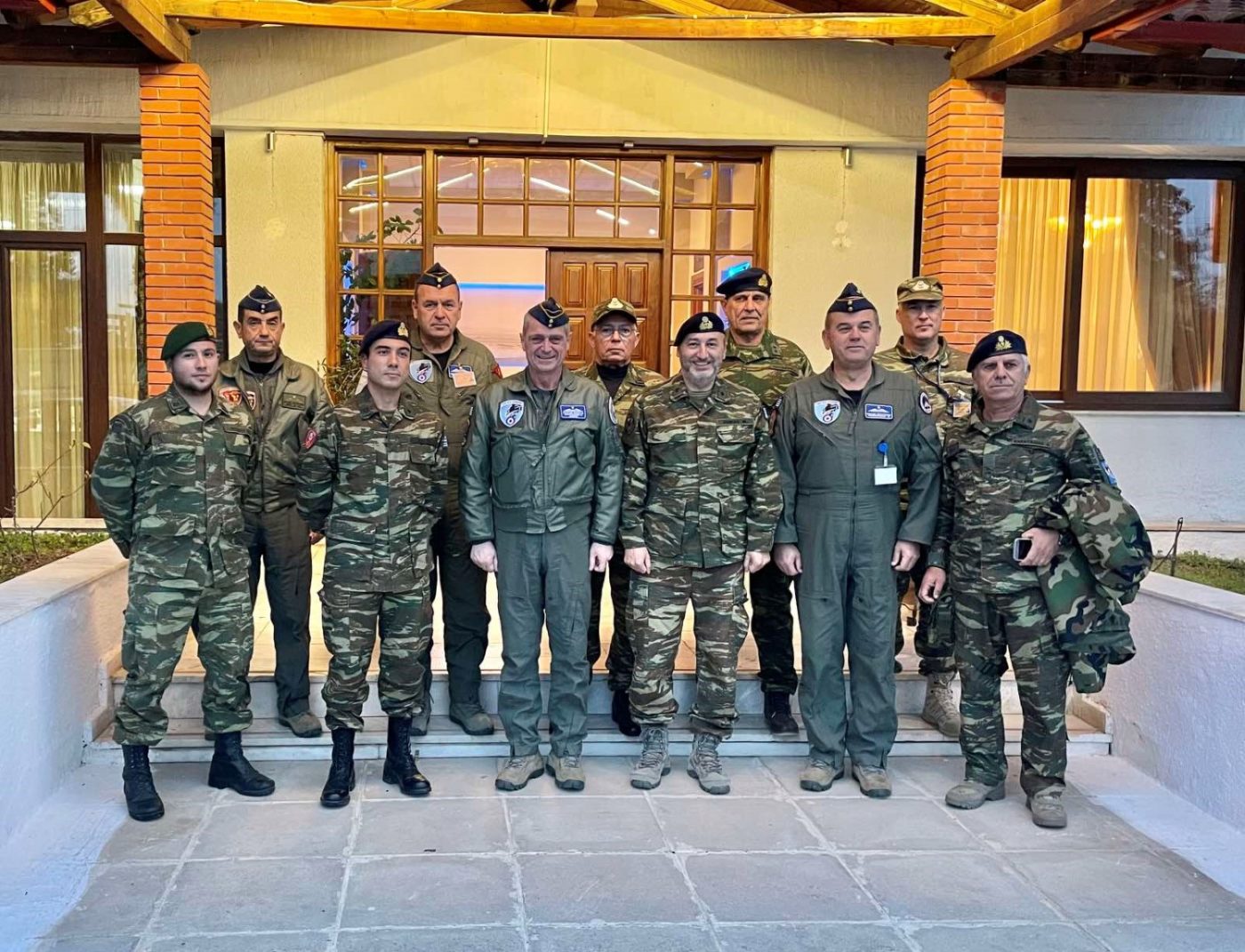 Επίσκεψη αντιπροσωπείας του ΣΕΑΝ Λάρισας στον Αρχηγό Τακτικής ...