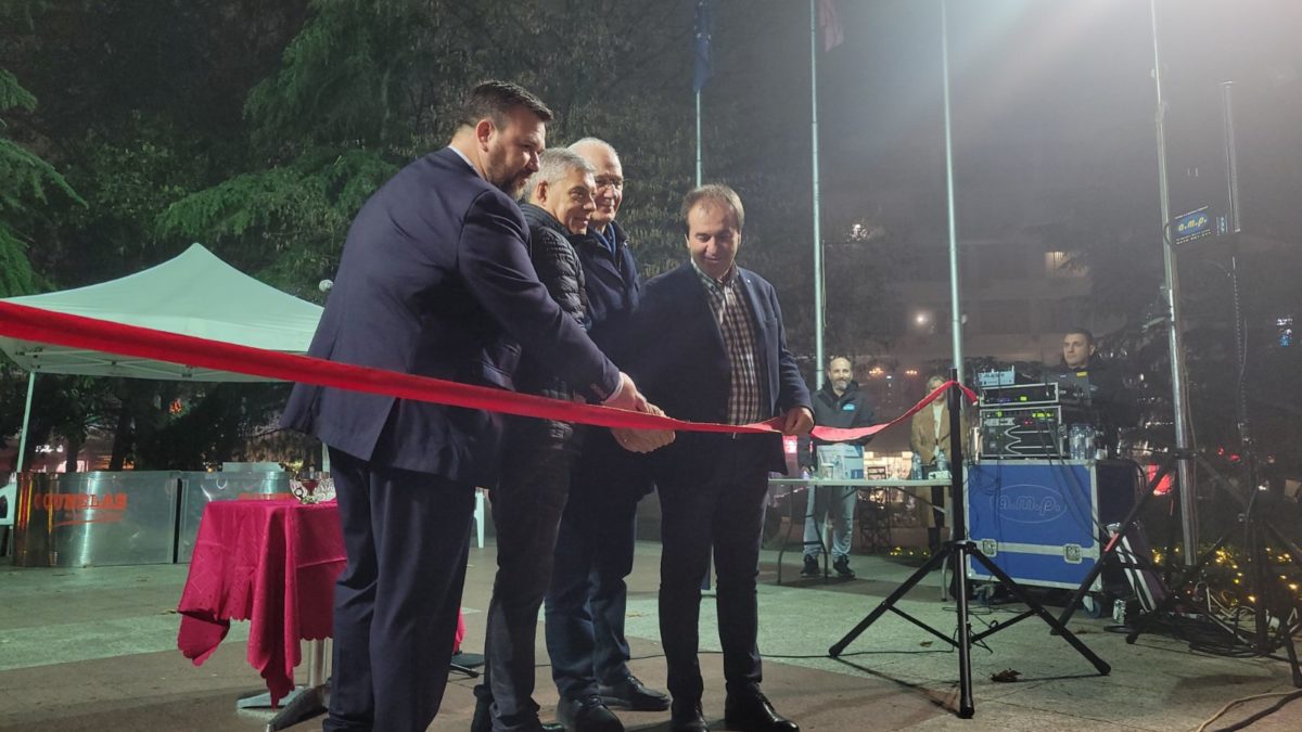 Λάρισα: Εγκαινιάστηκε η έκθεση τοπικών προϊόντων "Κερνάμε Λάρισα" στην ...