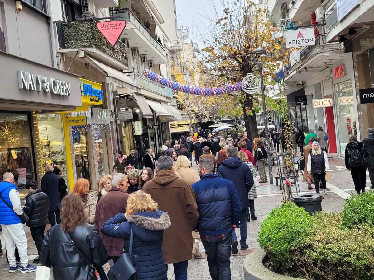 «Βούλιαξε» το κέντρο από κόσμο σήμερα Κυριακή με ανοιχτή την αγορά στη ...