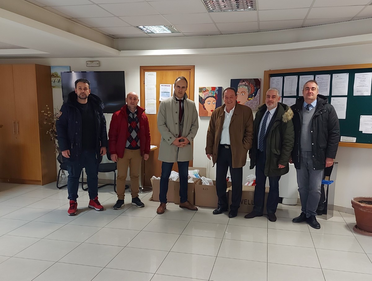 Ο Δικηγορικός Σύλλογος Λάρισας στηρίζει το Κοινωνικό Παντοπωλείο του ...