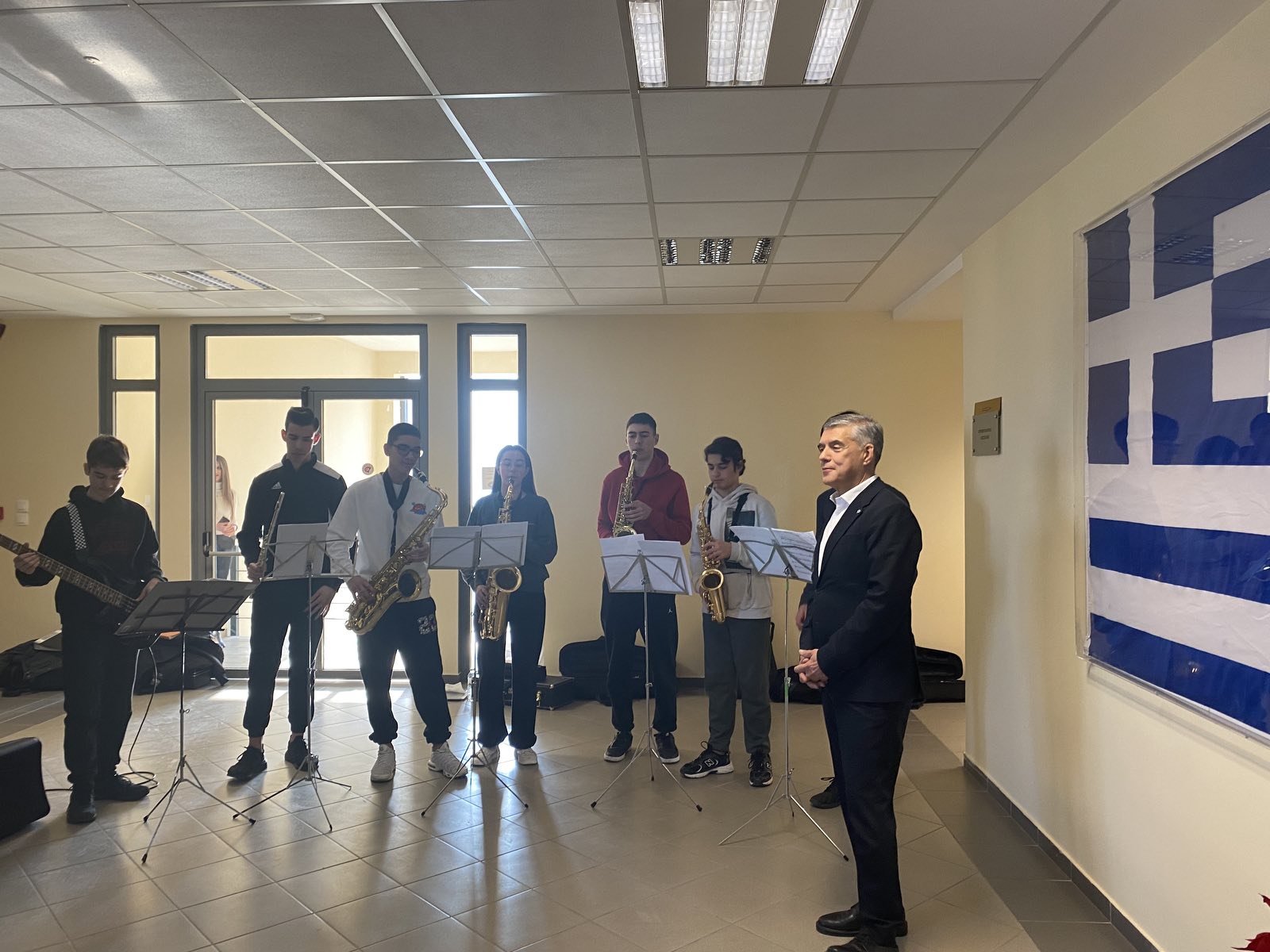 Τα "έψαλαν" στον περιφερειάρχη οι μαθητές του Μουσικού Σχολείου Λάρισας ...